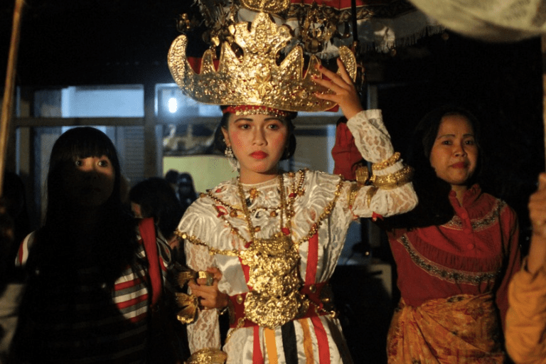 Lampung traditional Gawi - Hello Indonesia