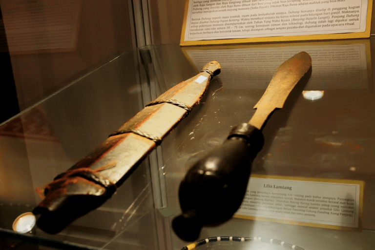 Duhung Traditional Dayak Weapon - Hello Indonesia