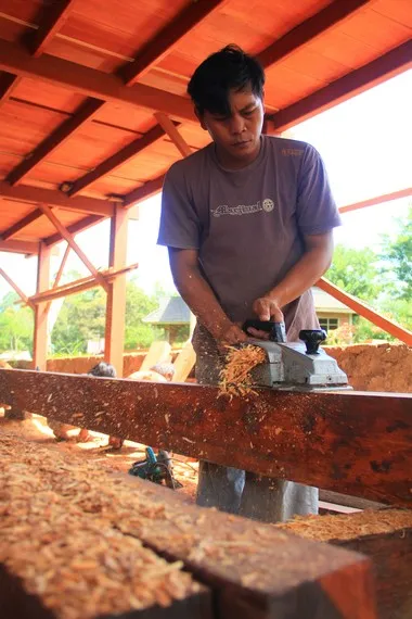 Visiting Woloan Village, Minahasa Traditional House Craftsmen - Hello ...